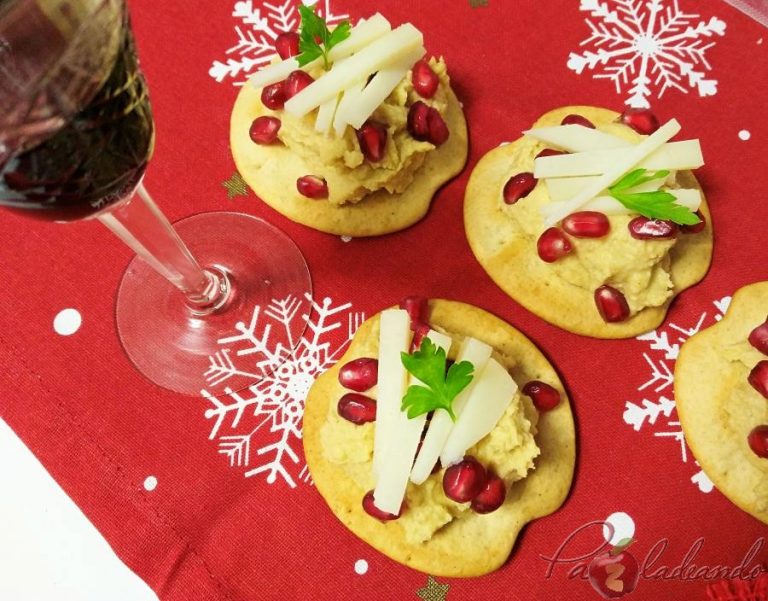 CANAPÉS DE HUMMUS Y QUESO TIERNO DE OVEJA CON GRANADA – PaZladeando ...